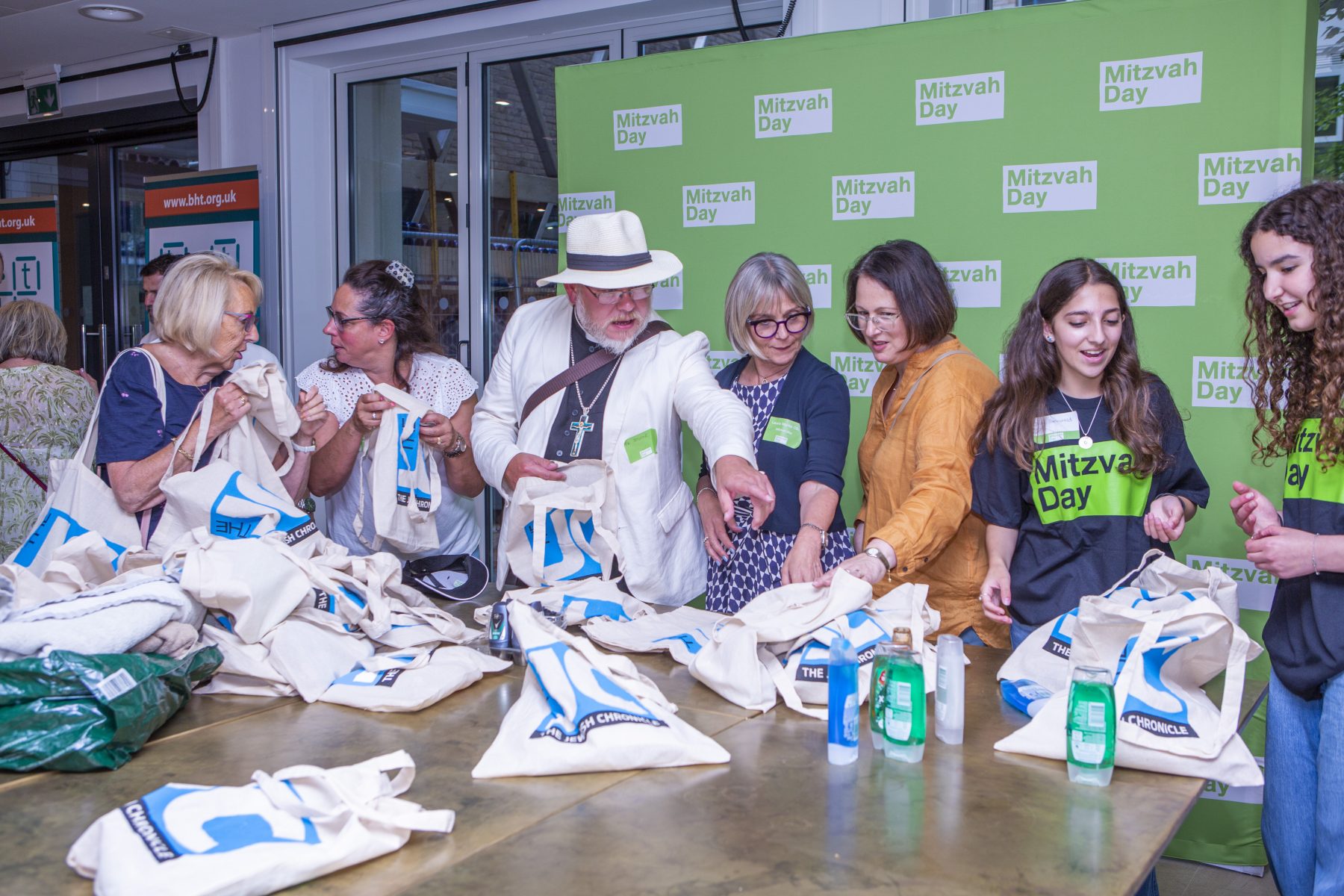 Mitzvah Day launches in Brighton with theme of ‘repair the world’ - BHT ...
